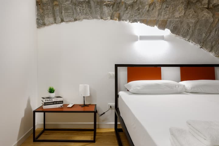 Rifugio Baudelaire, Parking In The Centertrieste - Trieste