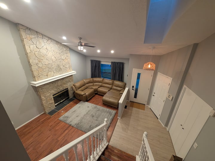 Large Corner Yard With Lots Of Space And Comforts - Mount Royal University