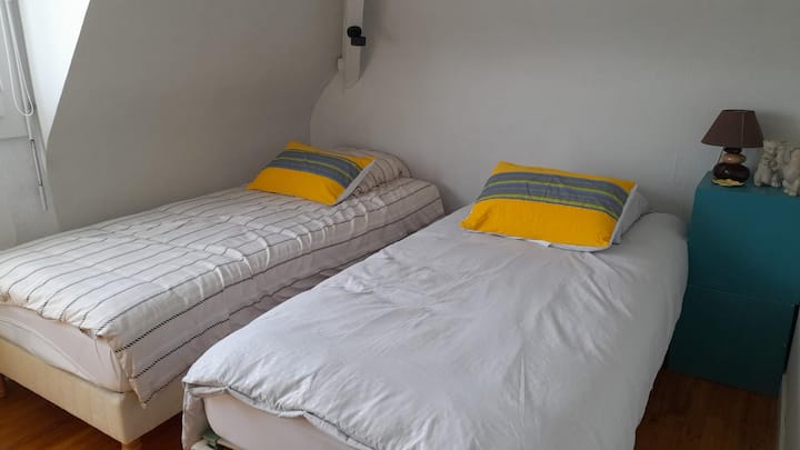 Chambre Douillette, Petit-déjeuner Et Parking. - Dol-de-Bretagne