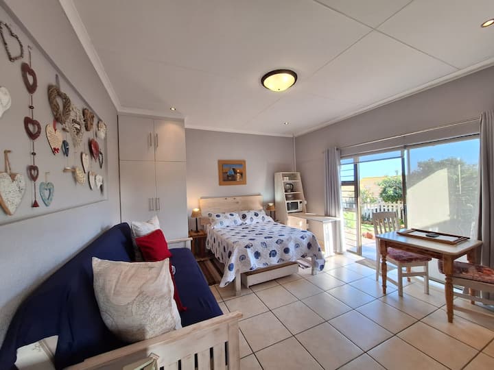 Tranquil Setting With Beautiful Mountain Views - Tergniet