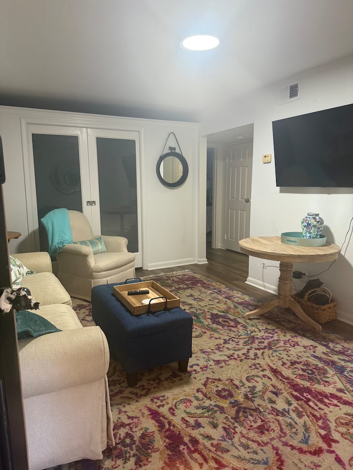 A Quiet Stay In The Classic City. -