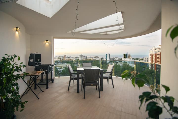 The Lux Penthouse, City Centre With Pool, Ps5! - Girne