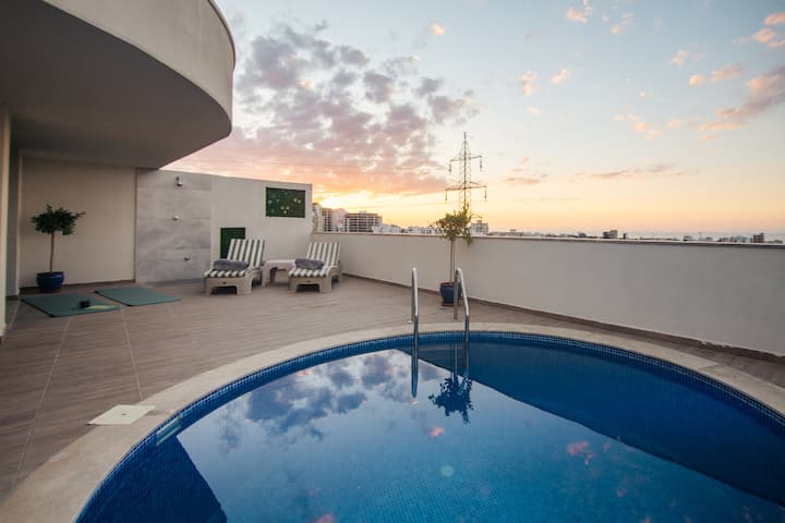 The Penthouse, City Centre With Pool - Girne