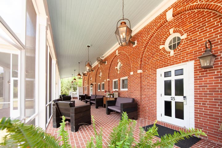 Romantic Historic Suite With Jacuzzi Tub On Estate - Thomasville, GA