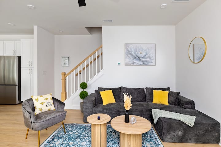 Uptown Retreat Sleeps 10 W/hot Tub, Games | Fenced - Charlotte, NC