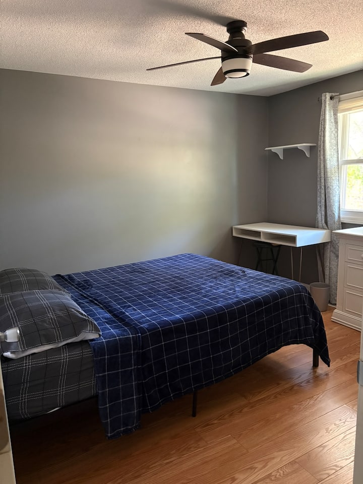 1 Bedroom Queen In Fort Wayne Tamarack Addition - Fort Wayne, IN