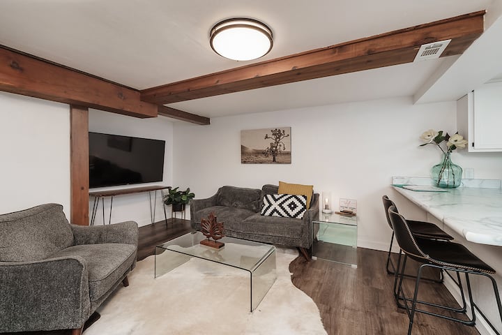 Quiet Cozy Fully Equipped Solar Powered Apartment - Billings, MT