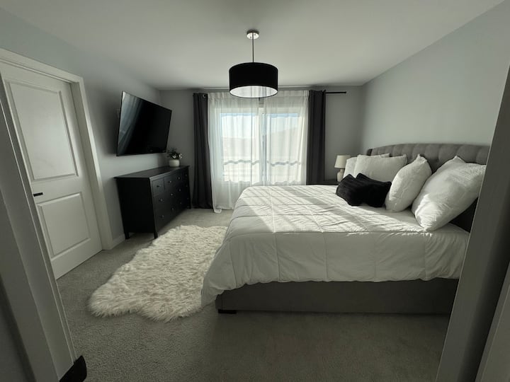 Modern 2-story Home • Bright, Clean & Spacious 3br - Winnipeg