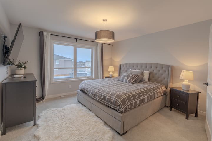 Spacious 3br/3ba Home • Bright Cozy Space - Winnipeg
