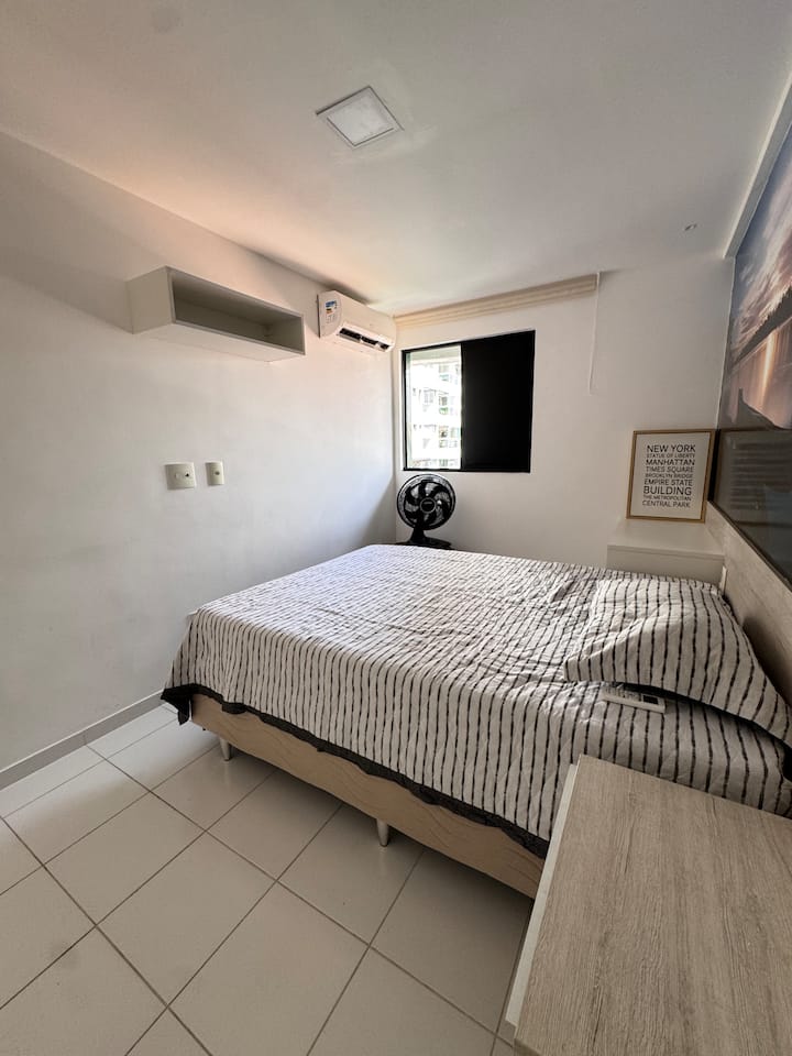 Quarto E Sala, Na Jatiúca, Próximo à Praia. - Maceió