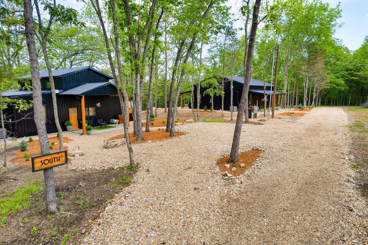 The Hideaways On Rickety Ridge - North & South - Eureka Springs, AR