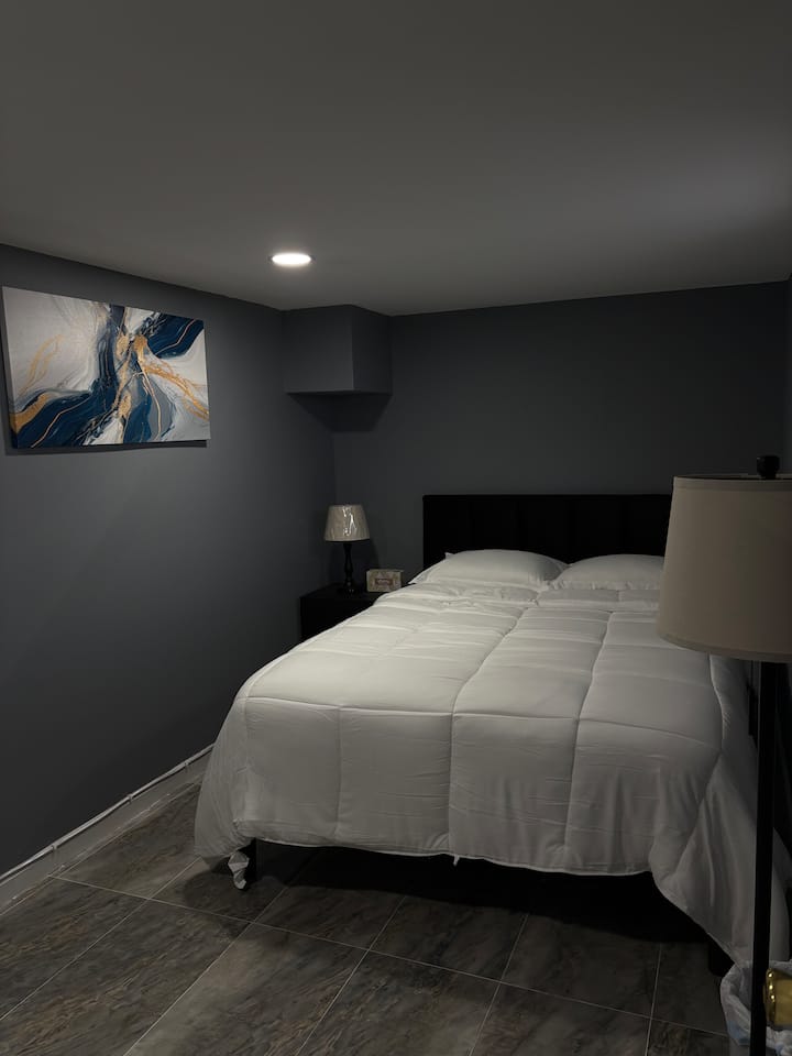 Cozy Basement Retreat W/ Bedroom & Lounge - Cambria Heights - Queens NY