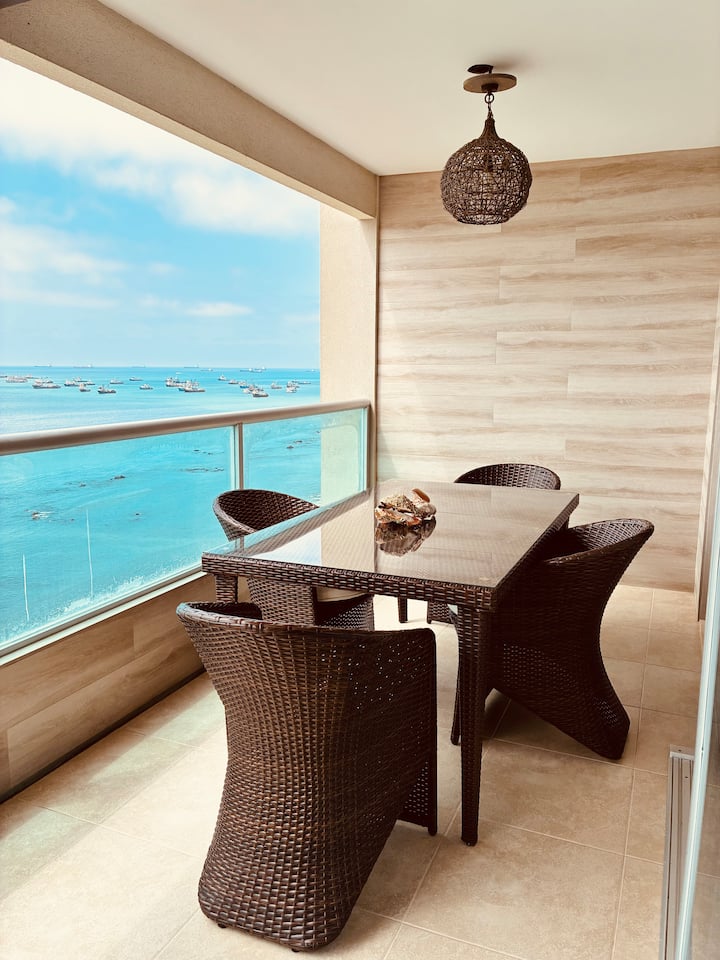 Encanto Azul De Puerto Lucia By Seasky In Yathclub - La Libertad