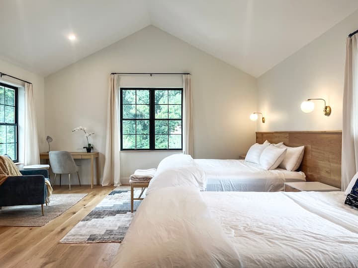 Allora King + Queen Orchid - Bed & Breakfast - Hendersonville, NC