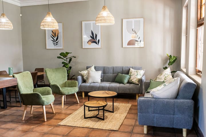 Modern Home | Sleeps 8 | 5km To Nwu | Self Checkin - Potchefstroom