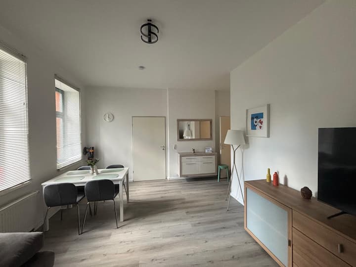 Zentrale Wohnung, Eigenem Eingang Und Parkplatz - Kassel