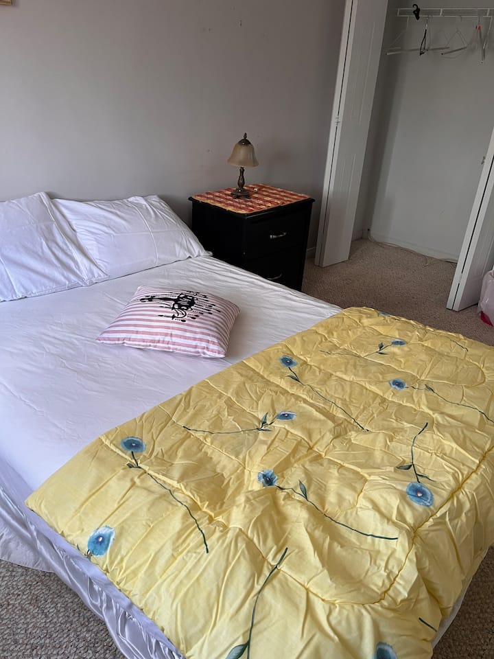 Private Room In A House - Blainville
