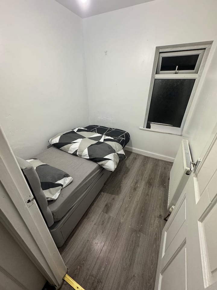 Clean Room In House - Stoke-on-Trent