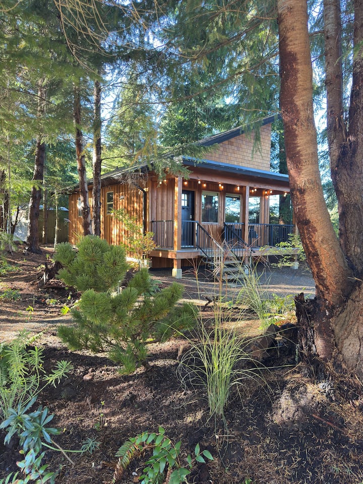 New~the Grove Guest House - Campbell River