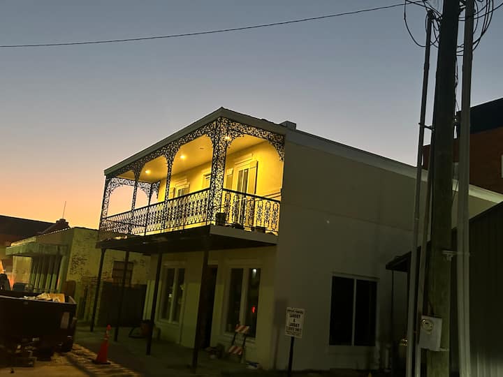 New Orleans Style Downstairs Apartment - Acadia Parish