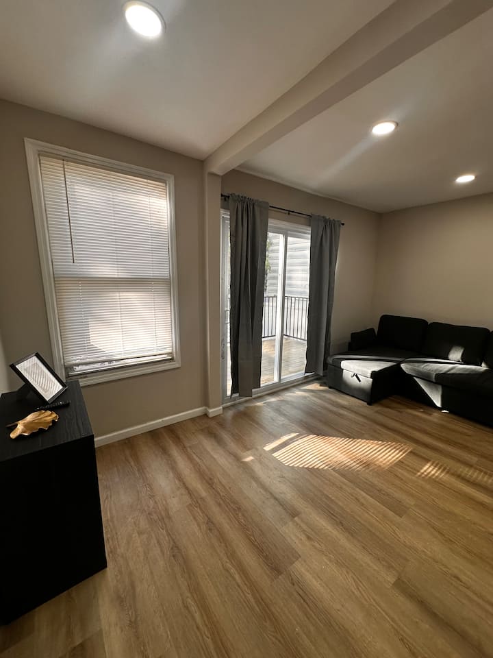 Large 2 Bdr. House W/ Patio. 15 Min To Manhattan - West New York, NJ