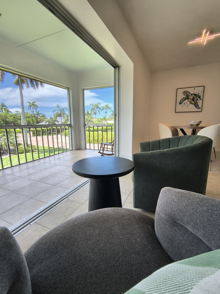 Incredible 2 Bedroom 2 Bathroom Condo Near 5th Ave - Naples, FL