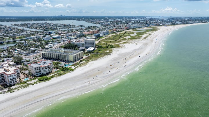 Olas Oasis - Treasure Island, FL