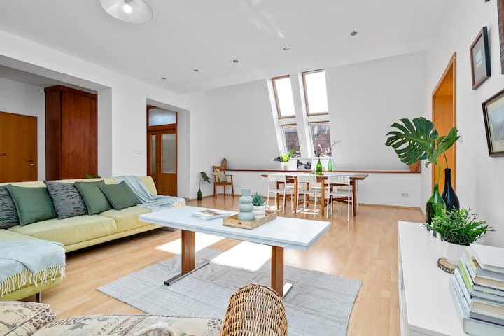 Main Square Luxe Apt | Bratislava Old Town - Bratislava