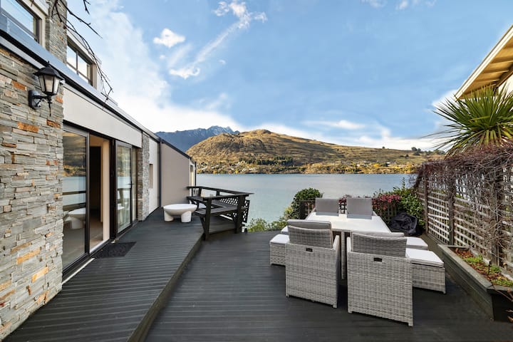 Family Retreat On Frankton Road, Queenstown -