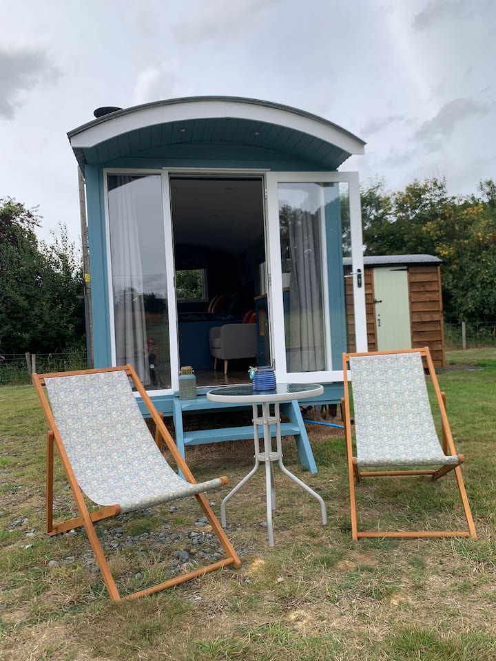 Shepherd's Hut - Beacon View - Llangollen
