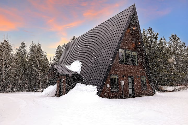 Modern + Cozy A-frame Cabin In Donnelly W/ Hot Tub - Donnelly, ID