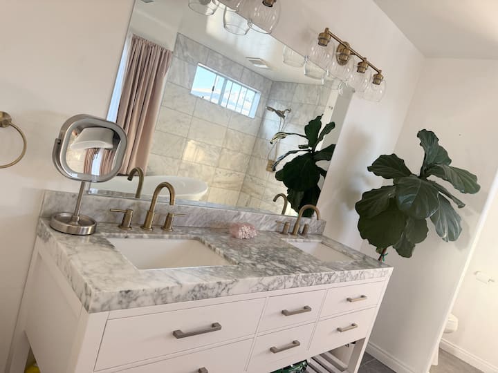 A Cozy Home In The Beach Area - Redondo Beach, CA