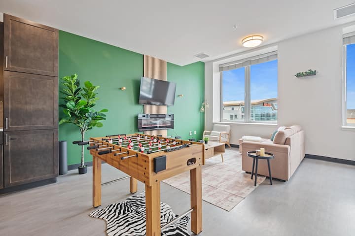 New Modern Getaway/gym/fireplace/milwaukee Stay - 밀워키