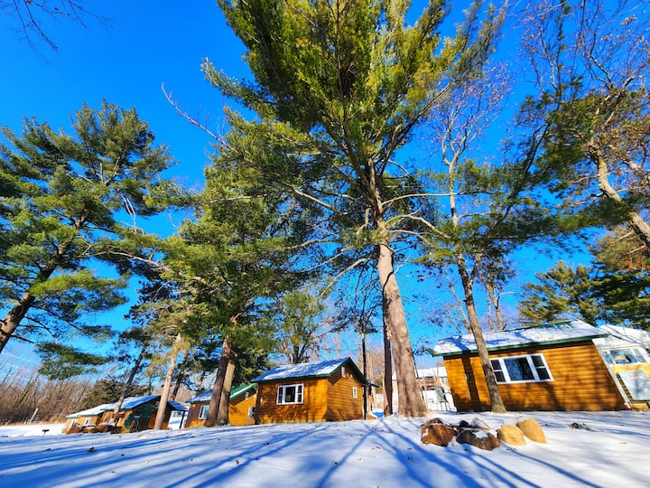 Fireside Cabin 3: Cabin W/covered Porch Near Dells - Baraboo, WI