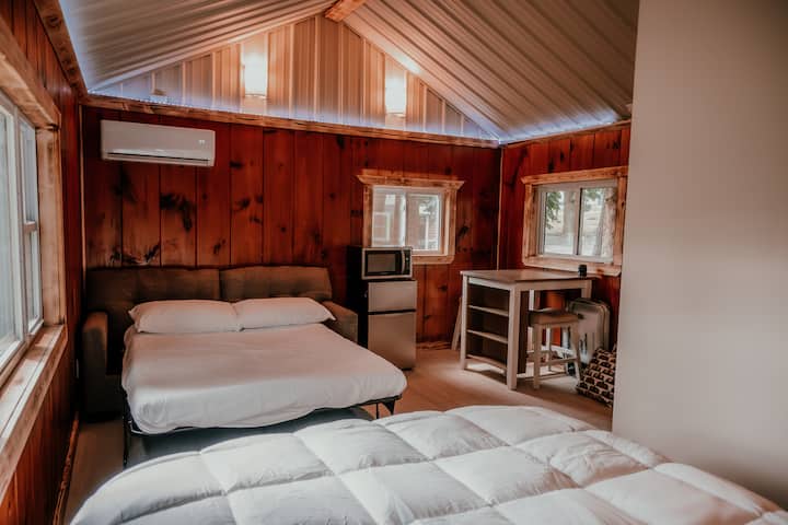 Fireside Cabin 3: Cozy Wooded Oasis Near The Dells - Lake Wisconsin