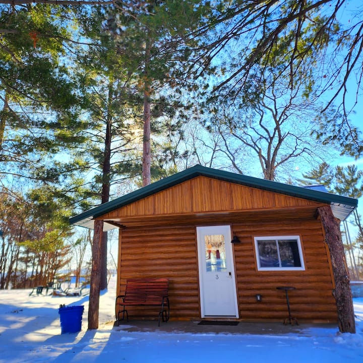 Fireside Cabin 3: Cabin W/covered Porch Near Dells - Baraboo, WI