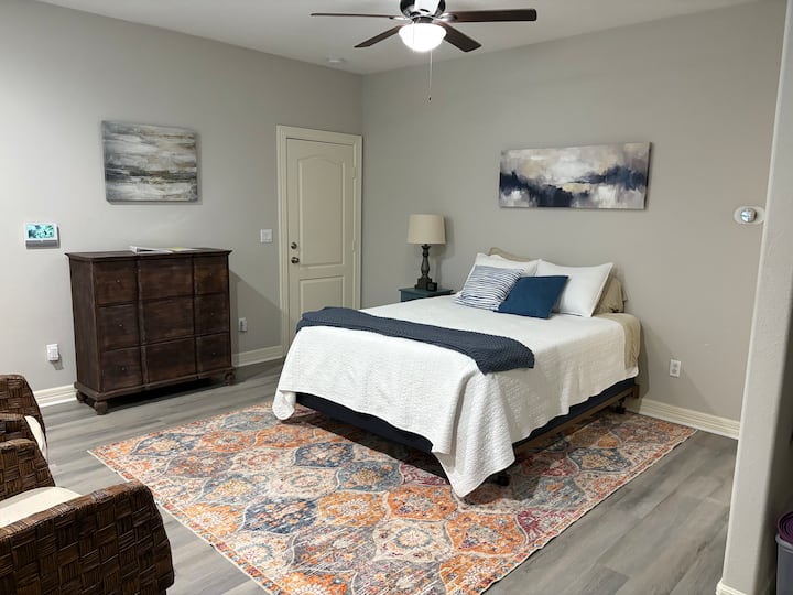 Studio Apartment Next To Beautiful Event Venue - Conroe, TX
