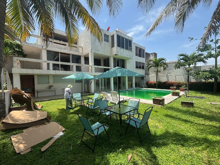 Bonita Mansión Para Grupos Grandes, Con Alberca. - Coatzacoalcos