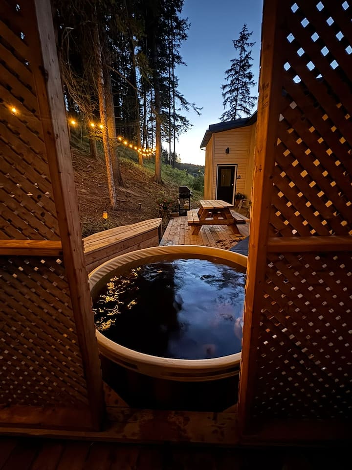 The Crowsnest Roost - Blairmore