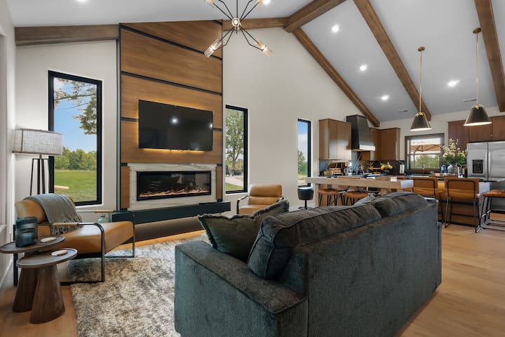 Rustic Modern Cabin Escape Near New Franklin, Mo - Isle of Capri Casino Hotel Boonville