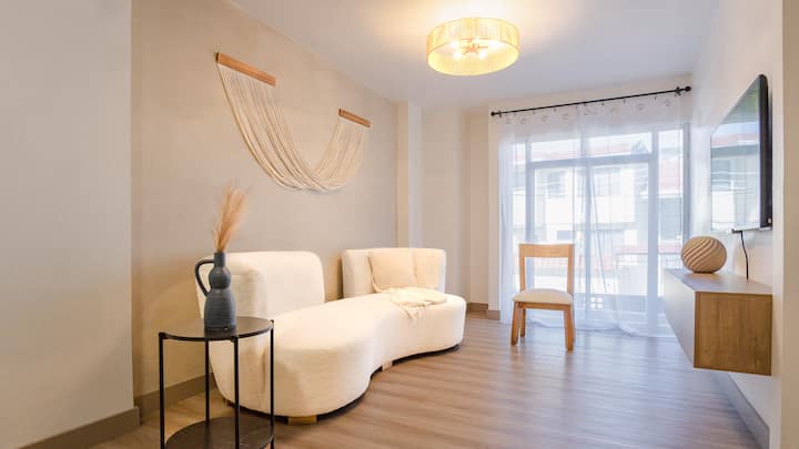 Central Apartment | 2 Min Downtown | 5 Min Mall - Loja