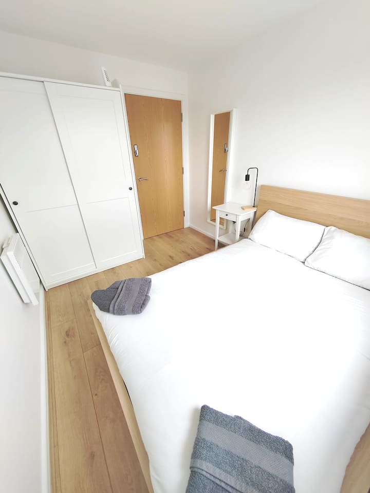 Modern Private Room In Shared 2 Bed Flat Camp St - Salford