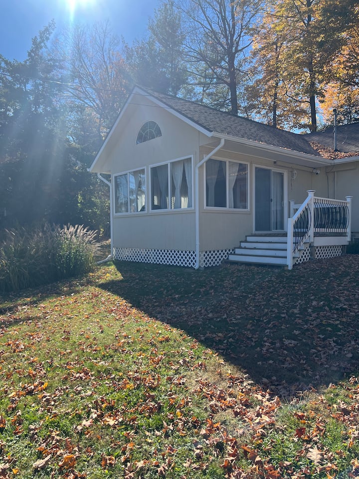 The Cabin By The Lake! Come Enjoy Candlewood Lake - Brookfield, CT