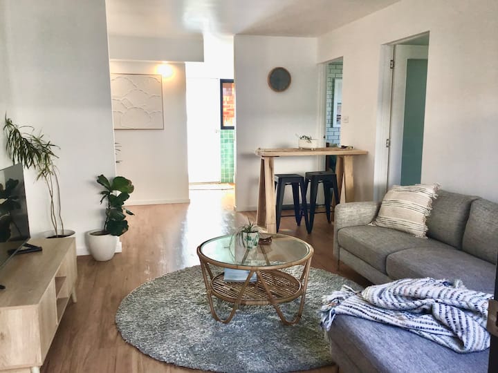 Mollymook Getaway
@Wallawa

Sun Surf & Sand - Ulladulla