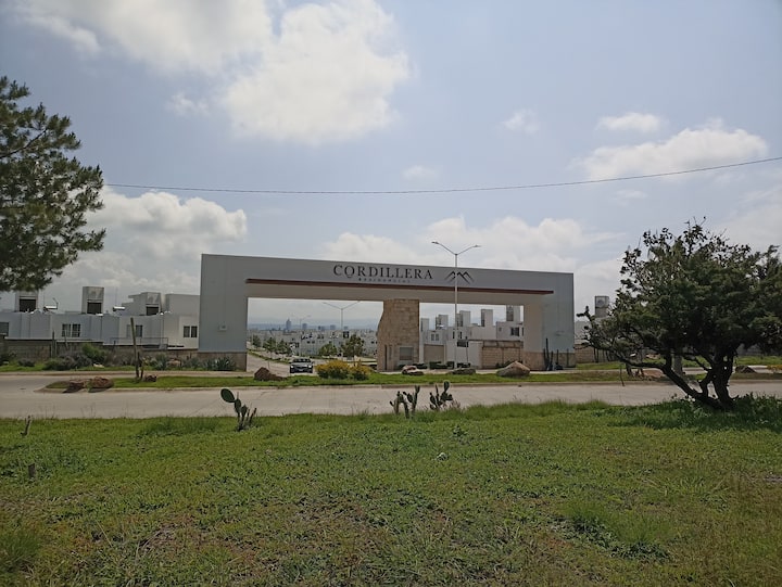 Hermosa Casa, En Cluster Privado. - Leon