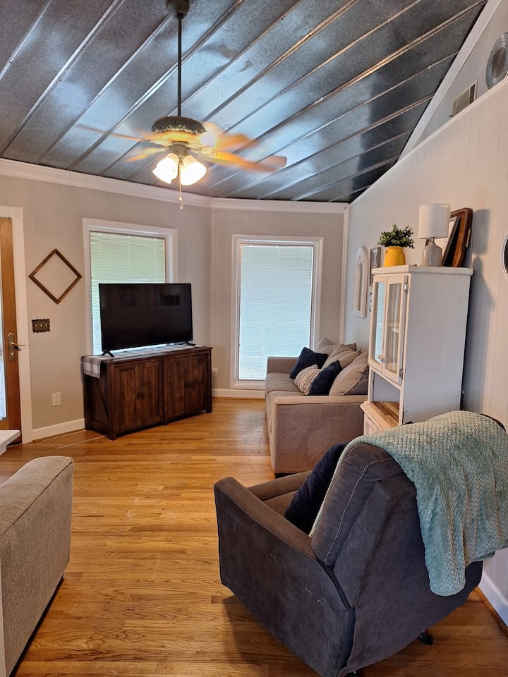 Clean And Cozy In A Great Neighborhood. - Tarrytown, GA