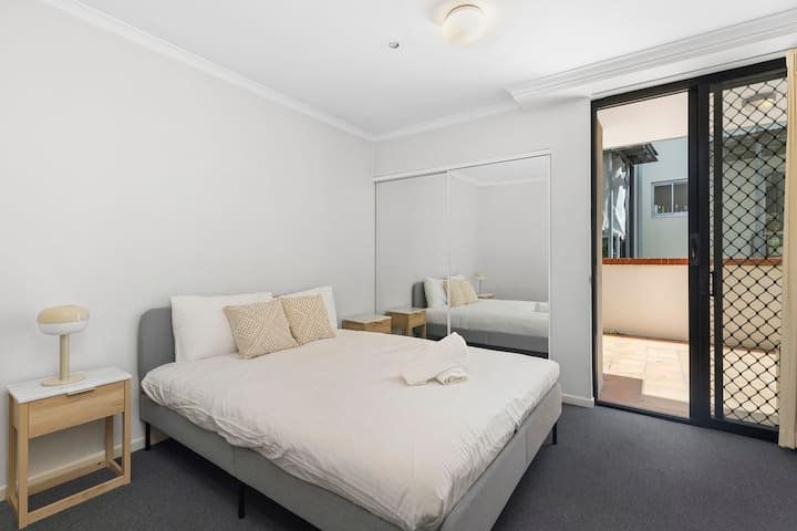 Spring Hill 1br | Pool, Parking, Balcony - Brisbane