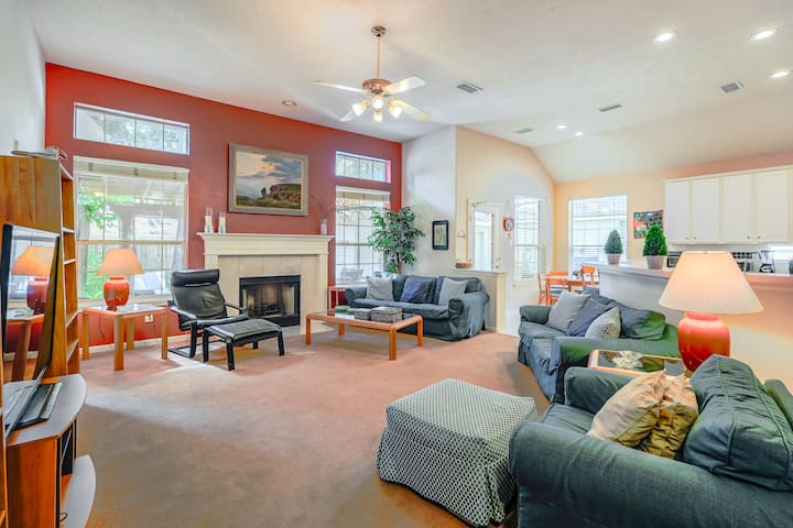 Classic 5br House For 11 W/backyard & Covered Deck - The Woodlands, TX