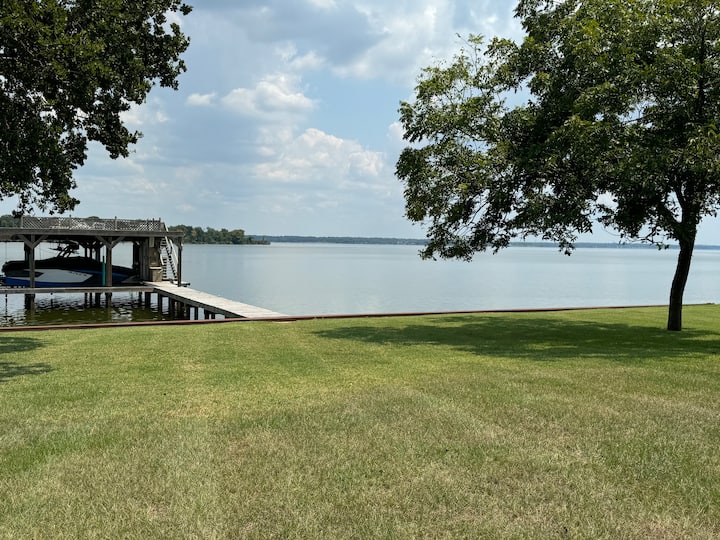Lakefront Grand Getaway - Texas