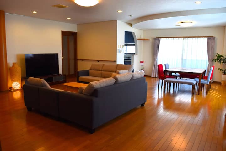 【Sumomo／寿百】広々リビング、観光の拠点に最適、朝食付き3ベッドルーム、専用駐車場あり - Takayama